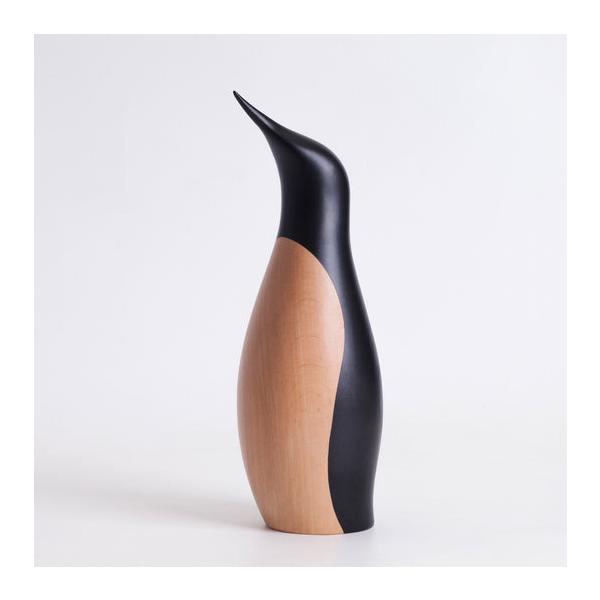 1954年、銀細工師だったHans Bunde（ハンス・ブンデ）は、3人の姉妹それぞれのために3体のペンギンのオブジェを創りました。それから60年以上の歳月を経て、ペンギン一家のうち2匹がアーキテクトメイドにより世に送り出されることとなりま...