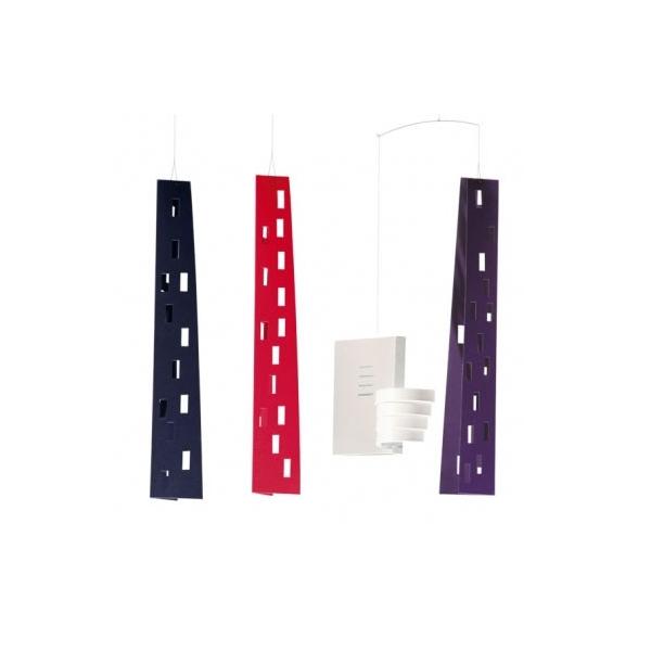 空中でゆらゆらと揺れるモビール。ニューヨークのグッゲンハイム美術館とのコラボレーションによりデザインされたモビールは、摩天楼の中に特徴的な建物の姿を表現しました。ビルの窓や螺旋の形状は光を透過、反射しながら揺れ、陰影を落としながら様々な風景...