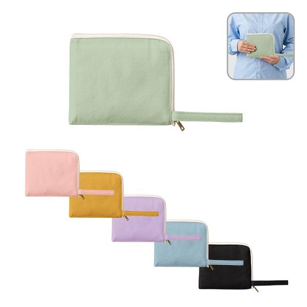 しっかりとしたキャンパス生地のL字ファスナーポーチです。ファスナーはL字に開くため物の出し入れがしやすく、ストラップ付なので持ち運びにも便利です。Sサイズはキーホルダーやペンなど小物入れとしてちょうど良いサイズです。●お申し込み単位：100...