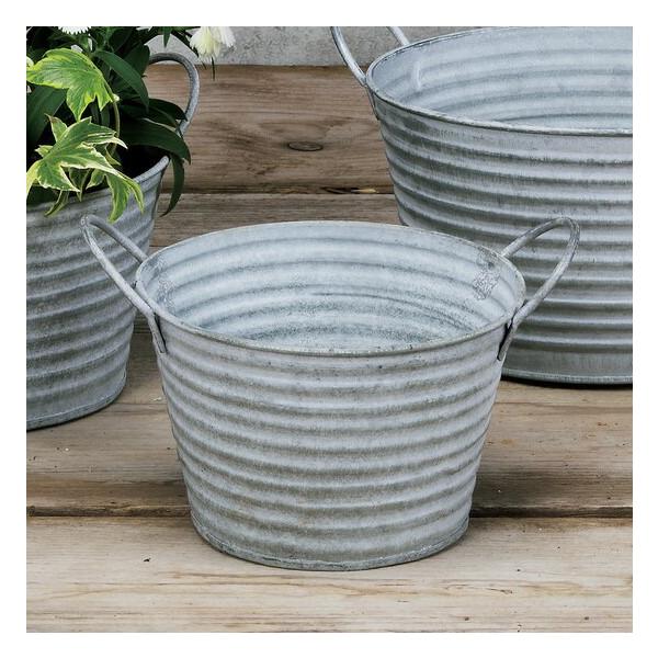 ブリキの素材感がアクセントになってアンティークなお庭に。サイズ：Φ130×H90mm　インナー付エイチツーオー