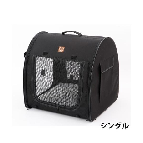 犬・猫両方で使えるポータブルケージです。快適さにこだわり、正面・サイドから出入りが可能な巻き取りテープ付き。ふかふかのマットが付属しています。※連結してダブルとして使うことは出来ません。※こちらの商品にはハンモック(別売)は付きません。ポー...