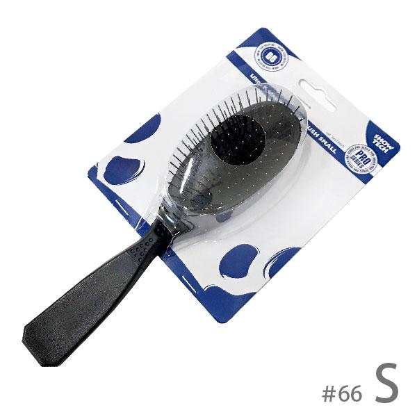 世界NO.1グルーマーKitty D.考案使い心地が最高…とインスタでも話題に！長毛犬種・猫種用に作られたプロ用のピンブラシです。柔らかいシリコンラバーパッドときめ細かなピンがブラッシングによる疲労を軽減します。オリジナルのパッドデザインが...