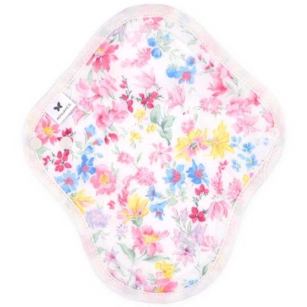 冷え症対策に最適な布ライナーです。取り換える度にまるで洗いたての下着を付けたような気分であなたの清潔で快適な毎日を応援します！肌面がオーガニックコットンのショーツと同じニット生地で、優しい肌ざわりと、素肌感が優れています。紙ナプキン特有のカ...