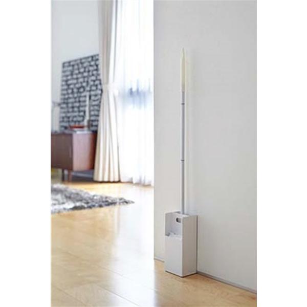 フローリングワイパーと取り替えシートをすっきりまとめてコーナーに収納!置き場所に困っていたフローリングワイパーや取替えシートが一緒にすっきり収納できます。仕切り板には持ち手となる穴が空いているので持ち運びもラクラク!型番 7860メーカー ...