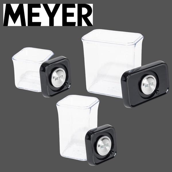 冷蔵庫の扉に収納できるので使いたいときにすぐに使え、透明なので中身が一目で分かります。500ml、1L、2Lの真空保存容器3点セット蓋の中央を押すと簡単に真空状態になり、鮮度を保ちたい食材や湿気に弱い食材の保存に最適な保存容器です。