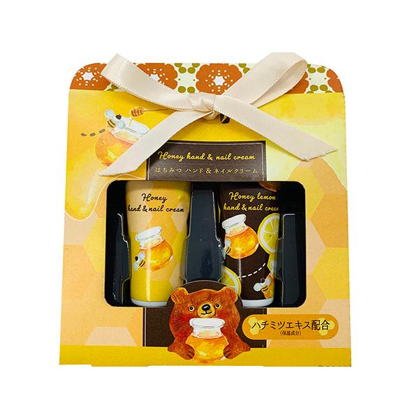 ちょうどいいサイズのハンドクリーム2本セットのご紹介！！母の日ギフトの定番、冬の季節ではクリスマスや歓送迎会シーズンの定番です。おかげさまでハンドクリームno.1！ランキング1位をいただいた人気商品です！いい匂いのハンドクリームは有名なハイ...