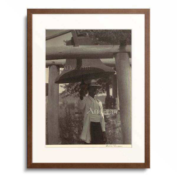 Ulmann, Doris 1882-1934.[Bell Ringer Outside a Church], Photograph, ca. 1920-1939.Platinum print.Inv. Nr. 1987.1100.274N...