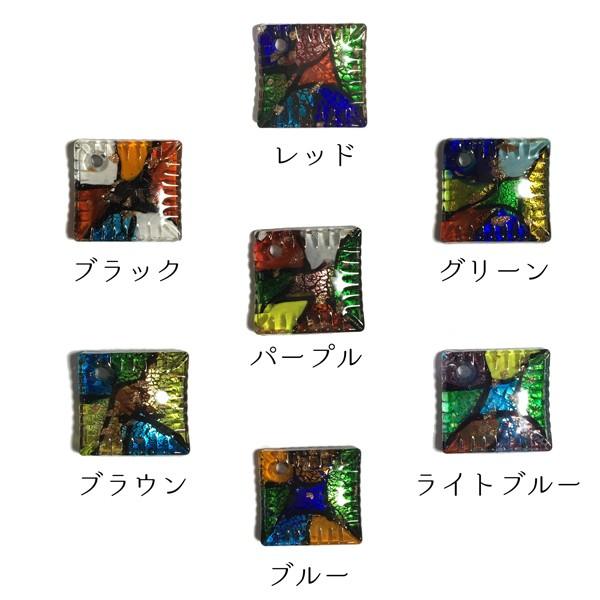 種類:べネチアンガラス風ペンダントトップサイズ：約4cm×4cm個数：1個入り※手作りの為、大きさやデザインが若干異なる場合があります。材質：ガラス備考：お使いのパソコンのモニターなどの環境により、写真と実際の商品は若干異なる場合があります...