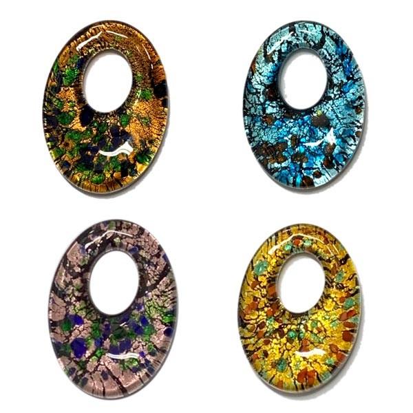 種類：ベネチアンガラス風ペンダントトップサイズ：約45x33mm 厚み約8〜9mm※手作りの為、大きさやデザインが若干異なる場合があります個数：1個入り備考：自然素材ですので、写真と実際の商品は、若干異なる場合があります。また、モニターなど...