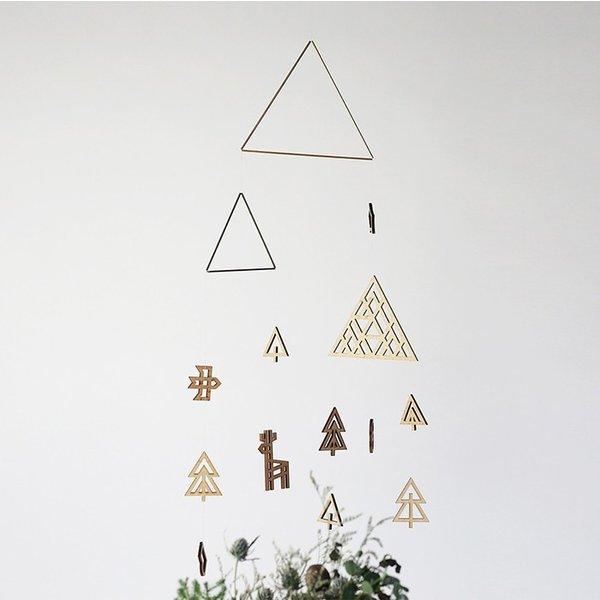 Detail・Size：約30cm×50cm( つるした時)・材質：アガチスなどの天然木、テグス・セット内容：森パーツ真鍮2、木製1　鹿・鳥・星・雪だるま・靴下各 1、木大小 各3Caution※木製品ですので、力を加えすぎたり、落としたり...