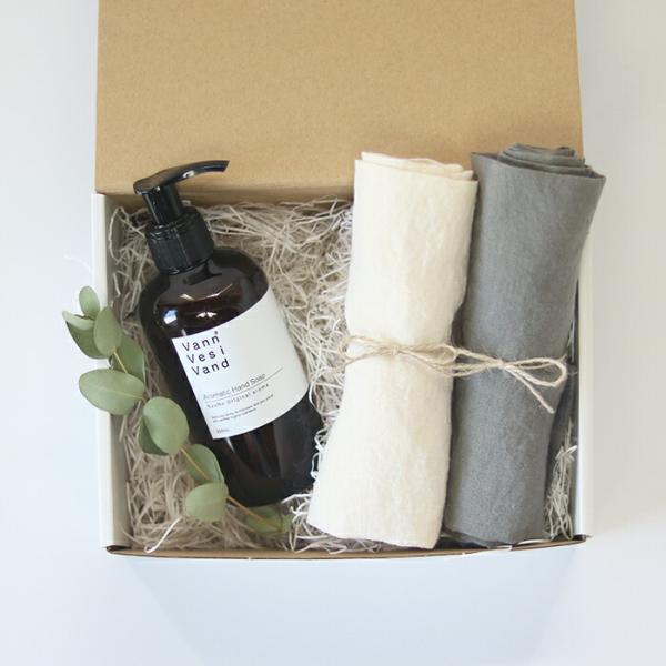 Detail【SyuRo　vann vesi vand(ヴァン ヴェッシ ヴァンド) 　ハンドソープ】・全成分：水・ミリスチン酸K・ラウリン酸K・グリセリン・香料（天然エッセンシャルオイル）パルミチン酸K・ヒドロキエチルセルロース ・オリジ...