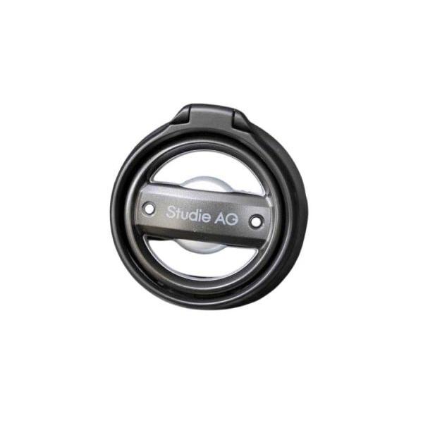 より純正インテリアにマッチするカラーリングを採用しています。Studie AGのNEWロゴ入りよりコンパクトでスムースなモダンなデザインでフィニッシュしています。素材はグラスファイバー繊維強化PCを採用して、ココ大事な剛性とクオリティUPも...