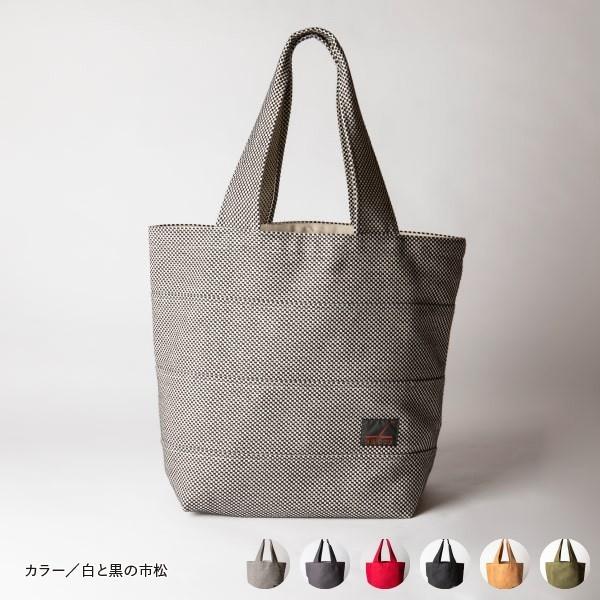 普段使いのカバンとしても、エコバッグとしても、人気のアイテム収納力に長けていて、たくさんの荷物をたっぷり入れられる大きめのトートバッグ。刺し子織の生地が肌にやさしく、肩に掛けても手持ちでも重たい荷物を持った際の負担を軽減します。内側には長財...