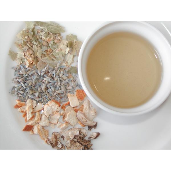 ラベンダー、リンデンのリラックス効果で心をおだやかにしてくれます。タンポポの排尿効果で余分水分を出し、健康管理に努めている方にはおすすめのリラックスハーブティーです。【ブレンド内容・原産国】・リンデン/ブルガリア・ラベンダー/フランス・オレ...