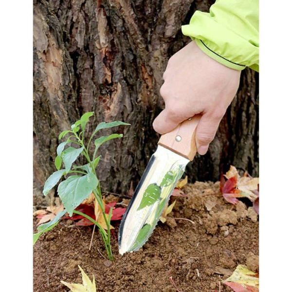 日本の狩猟文化が生んだ掘れるナイフ錆びにくいステンレス刃物用鋼材を総焼入加工、掘れるナイフに仕上げましたナイフとしての切断作業は勿論、根の張った土面に突き刺すことがで切るナイフです山菜採りや園芸作業時に「常時携行する」ことに特化したサイズで...