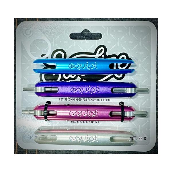 自転車用の携帯工具は長年、同じ形で進化がありませんでした。箱型で回しにくく、嵩張り、重い。これが僕の長年の頭痛の種でしたが、今ようやくここに行き着いたという訳です。新しく開発された「サーディン」と呼ばれるこの携帯工具は、スティック状で軽量（...