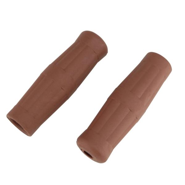 ビンテージカスタムの定番、樽型のラバーグリップです。一般的なサイズですので、ハンドル径が合えば様々な車種に使えます。適合:ハンドル径22.2mmサイズ:長さ:約122mm内寸奥行き:約120mm内径:約22mm(クラッチ側)/ 約24mm(...