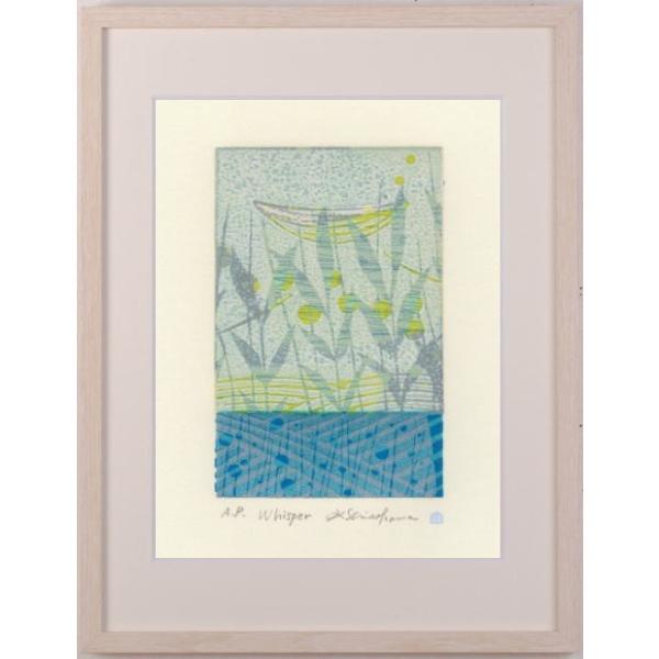 【発売日：2018年07月09日】●画家名：白駒一樹  ●作品名：Whisper●絵のサイズ:W9×H15cm●額装サイズ：W26,5×H33cm●版画の技法：木版画●サイン：作家直筆鉛筆サイン●納期：7日白駒一樹さんが木版画で制作したナチ...