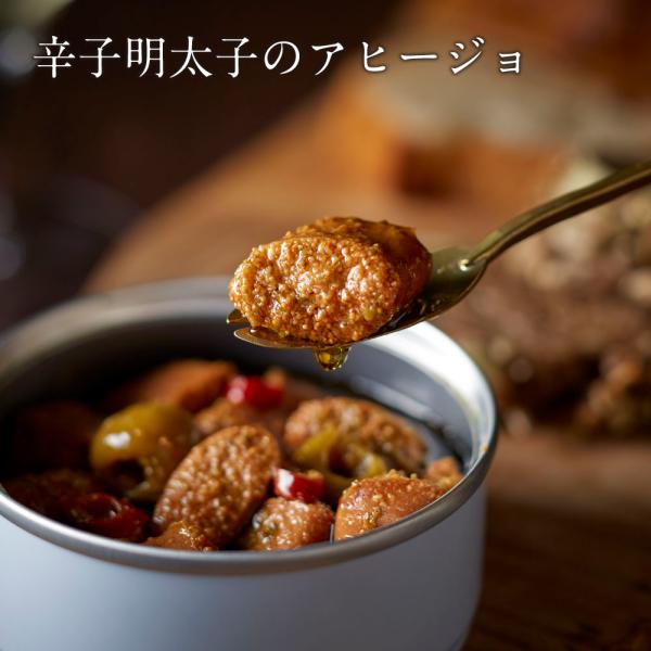 辛子明太子のアヒージョ名　称：そうざい原材料名：明太子（スケソウダラ卵、発酵調味料、食塩、デキストリン、唐辛子、たん白加水分解物、酵母エキス）（福岡県製造）、オリーブオイル、オリーブ、バジルソース（バジル、植物油脂、プロセスチーズ、ニンニク...