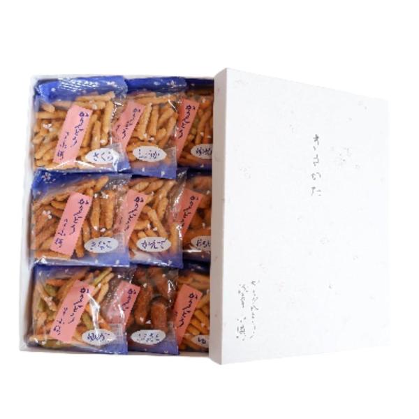 「商品情報」甘さ控えめの軽い歯ざわり：油の重さを感じさせない、指でつまめる一口サイズのかりんとうです。計32袋の大容量：ゆめじ・おもいで・ふるさと・かえで・きなこ・さくら・しょうが・ゆず各4袋、各30g。手提げ袋付き。日持ち：製造日から2ヶ...