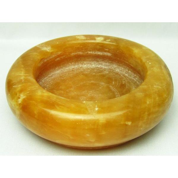 ・アラゴナイト※画像では数点写っていますが、お送りするのは1個です。※実際の色は画像より少し薄いです。・直径9cm※下の「商品説明・情報」もご覧ください。