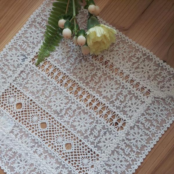 ■素材：ポリエステル100%　刺繍：綿糸100%■サイズ：約 30×30cm■ご家庭で手洗いでお洗濯可能です。