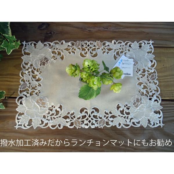 ■サイズ：約 横幅 30×45ｃｍ（食卓に　リビングのテーブル　サイドボードにお勧めティマットにも）■素　材：ナチュラルエレガントな生地　ポリエステル　■ご家庭でお洗濯可能。