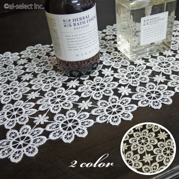 ■サイズ：約25×35ｃｍ(サイズ等には個体差があります)■カラー：ホワイト／ベージュ■素　材：ポリエステル■ご家庭でお洗濯可能です。※写真は参考画像です。ドイリー以外は商品に含まれません。