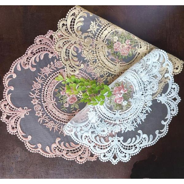 ■サイズ：約 横28×28ｃｍ■使用例：食卓に、リビングのテーブル、サイドボードにお勧め。高級感が生まれます。■素　材：ポリエステル■お手入れ：ご家庭でお洗濯可能です。