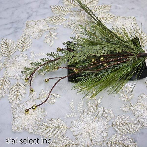 チェストの上や、オブジェや花器の演出に色々なシーンで活躍するアイテムですのでちょっとしたギフトにもオススメです■サイズ：約40ｘ40ｃｍ■素　材：ポリエステル■お洗濯：ご家庭でお洗濯可能です（手洗い）■小物は商品に含まれません