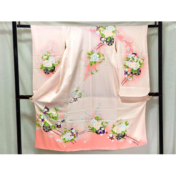 [商品名] 四ツ身　女の子　七五三　お祝い着　7歳[素　材] 着物　：正絹　(裏地ポリエステル)　長襦袢：ポリエステル[状態・ランク] 中古品 A[サイズ] 身丈肩約132cm　裄丈約60cm　袖丈約73cm　長襦袢肩丈約107cm[カラー...