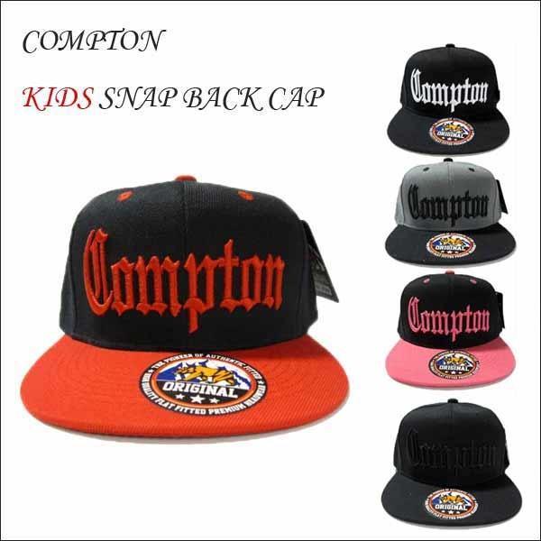 オシャレなコンプトン刺繍キャップです。大人顔負けのデザインでとってもおしゃれですが、キッズサイズです！スナップバックなのでサイズ調節可能です。プレゼントにもオススメです！サイズ：キッズフリー実寸で測ってみたところ、スナップバックを全て留めた...
