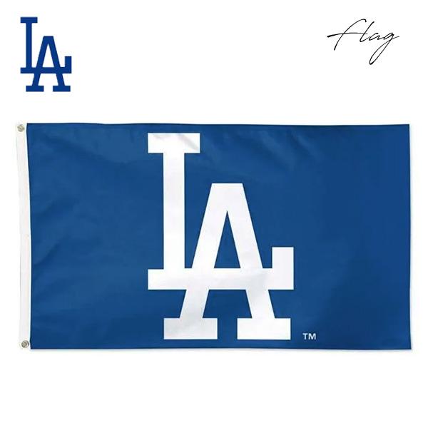 MLB DODGERS のドジャースの大きめのフラッグです。お部屋の壁に飾っても、目隠しに使ってもおしゃれ！■サイズ　縦：約91.5cm 横：約152.5cm■カラー：ブルー※この商品は輸入品の為、糸のほつれや目立たない汚れ・中の縫製など縫...