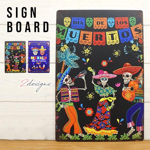 カラベラのメキシカンなサインボードが新入荷しました。ビンテージ風のデザインで、玄関付近やガレージ等の目立つ場所に取り付けるだけでおしゃれに！お店のインテリアとして飾るのもオススメです！ネジやピンでとめる為の穴が、上下左右に4か所あり。■サイ...