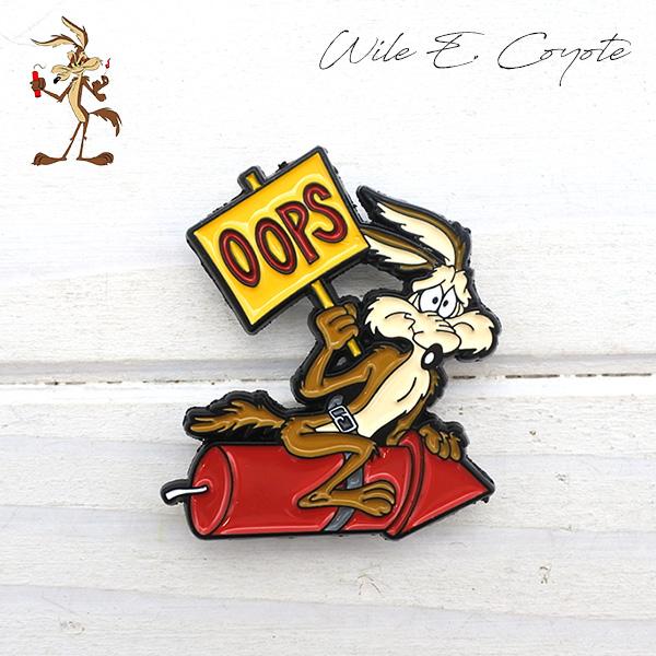 Wile E. Coyoteのピンバッジがアメリカから新入荷！！バッグや帽子、洋服などに！これ一つでファッションのアクセントになります。■サイズ縦：約3.3cm　横：約3cm■素材　メタル※この商品は輸入品です。多少の小傷や目立たない汚れな...