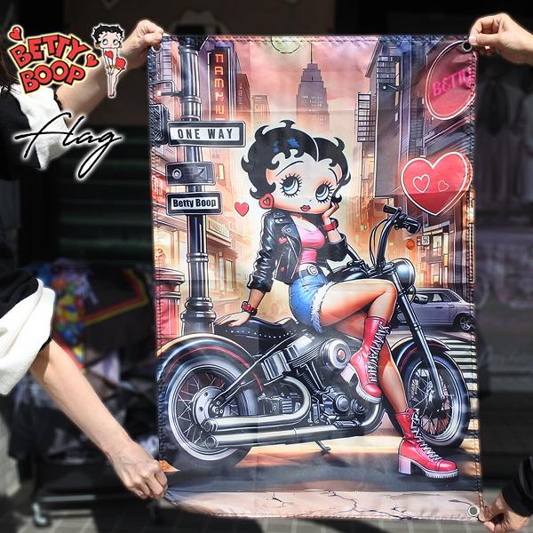 BETTYBOOPの小さめのバナーです。 お部屋の壁に飾っても、目隠しに使ってもおしゃれ！■サイズ　縦:約89cm　横:約59cm■素材　ナイロン※この商品は輸入品です。多少の小傷や目立たない汚れ・糸のほつれ・サイズの多少の誤差などある場合...