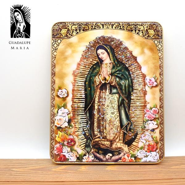 メキシコの聖母 Guadalupeグアダルーペ デザインの壁掛けフレームです。綺麗なマリア様のイラストでお部屋を神々しく飾ってくれます。ビーズが光に当たるとキラキラと光り、高級感があります。立て掛けたり、フックにかけて壁掛けにしてお部屋のイ...