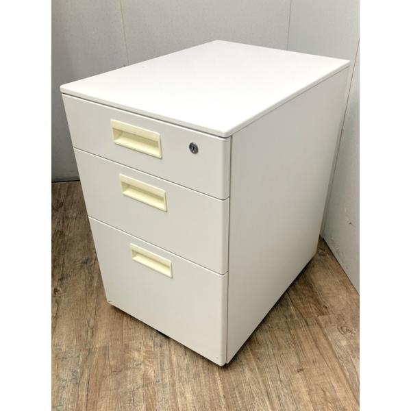 ■管理番号：1100000139303■メーカー：オフィスコム■外形寸法：W395 x D550x H615mm■規格・仕様：付属品：     カギ付     ペントレー/仕切り板：1枚《仕様》     引出：3段式※上記は型番などから調べ...