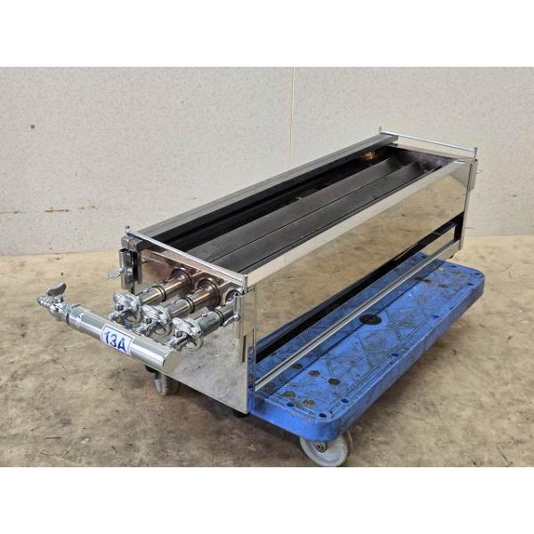 ■管理番号：1100000140077■ガス種：都市ガス■外形寸法：W750 x D200x H200mm■注意事項：ガスホース接続が必要です。■付属品：くず受け、油よけ×3、高さ調整左右、置き棒×2※上記は型番などから調べたデータを抜粋し...