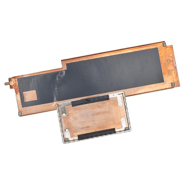 【商品名】マザーボード カバー【商品状態】本商品は、実機から取り外した中古部品です。- 使用感あり【対応機種】- メーカー：Microsoft- 型番：1703 1704- モデル：Surface Book 初代 【商品内容】- 本体：マザ...