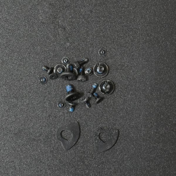 MacBook Air 11-inch 2011  ネジ・留め具一式■対応機種：MacBook Air 11-inch 2011中古品なので使用感や小キズがあります。