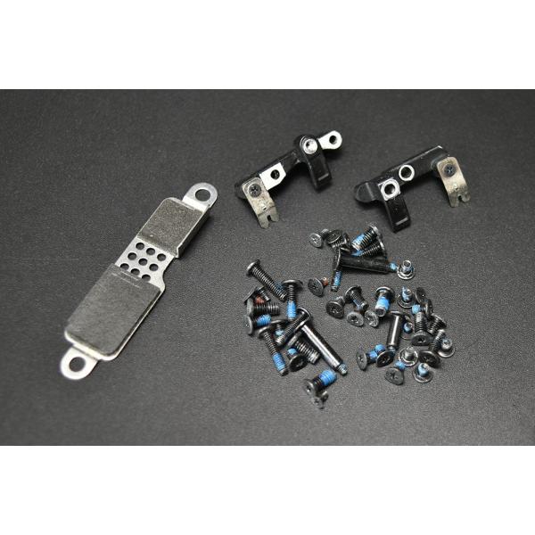 MacBook Pro 15 inch Late 2011 A1286 ロジックボード 取り付け ネジ 一式 1-218-10Macbook Pro Retina 15インチ 2011 A1286 より取り外しました。中古品なので使用感や小...