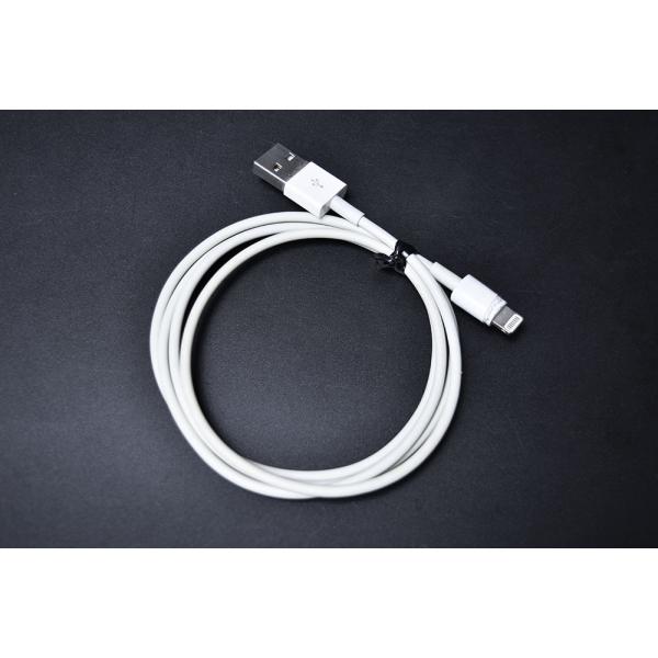 ジャンク Apple Lightning ケーブル 1m Type-A 2-0714-1コネクタ破損しています。通電確認いたしましたが、今後も動作するかはわかりません。そのほか、使用感や小傷・黄ばみ等があります。
