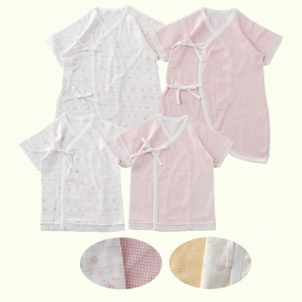 15時までのご注文でクリックポストで出荷致します。土・日・祝日も14時までのご注文で当日出荷致します。可愛いシンプルなチェックとまるで絵本の1ページのような木馬やゆりかごを可愛くプリントした肌着とのセットです。淡い優しい色合いでベビーを優し...