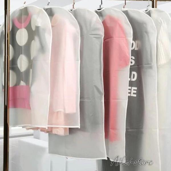 ■ 品名：衣装カバー■ 素材：PVC■ タイプ：全2タイプ ■ サイズ：M-XL検索ワード：衣装カバー 洋服カバー 半透明タイプ まとめてタイプ ホコリ防止 衣替え 衣類収納ケース 取り付け簡単 衣類カバー ウエアカバー 洋服カバー 衣類 ...