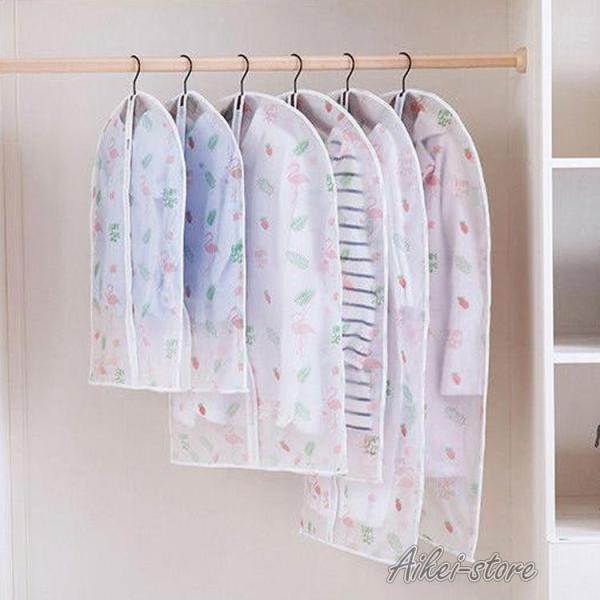 ■ 品名：衣装カバー■ 素材：PEVA■ カラー：全4色■ サイズ：S-XL検索ワード：衣装カバー 洋服カバー 半透明タイプ まとめてタイプ ホコリ防止 衣替え 衣類収納ケース 取り付け簡単 衣類カバー ウエアカバー 洋服カバー 衣類 マチ...