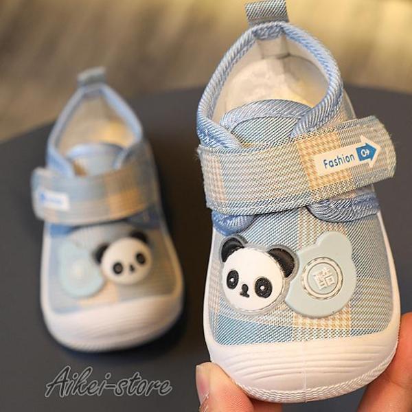 ●あんよを始めたばかりの赤ちゃんにぴったりのベビーシューズです●滑りにくく屈曲性の高いソールは歩き始めの赤ちゃんをしっかりサポートママも赤ちゃんもラクラクです春・夏・秋と長期にわたってご利用いただける、ベビーから幼児の可愛いシューズですお出...