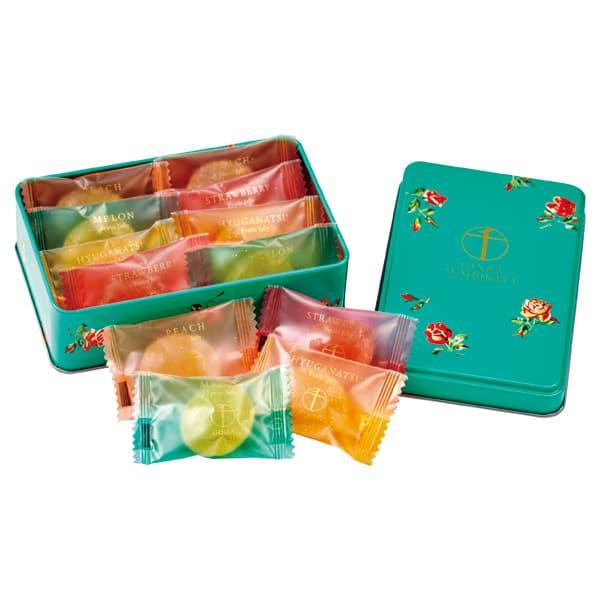 ●ひとくちフルーツゼリー×12（メロン・ピーチ・日向夏・ストロベリー×各3）●賞味期間：製造後270日●缶サイズ：120×80×38mm●アレルギー：もも※商品の内容・デザイン・価格等が変更になる事がございます。ご了承ください。※お取り寄せ...