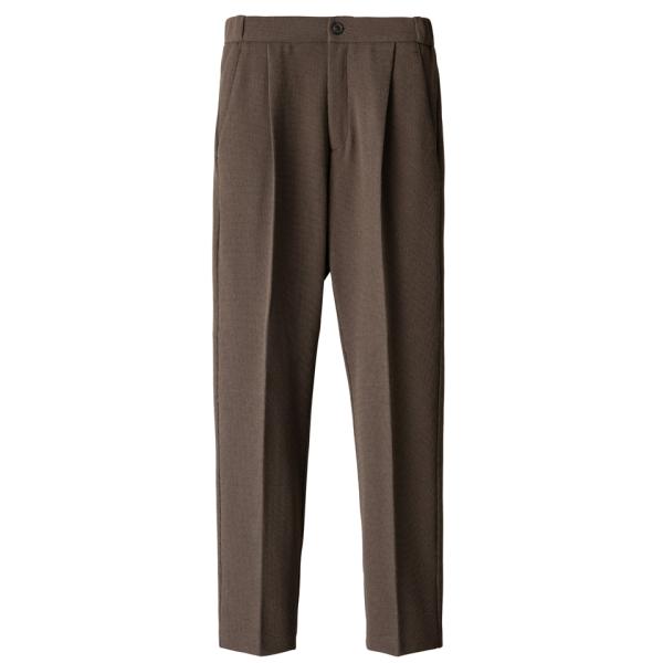 「T-JACKET」から届いたのは、細すぎずどこかリラックス感さえ漂わせるパンツ。シルエットは定番のウエストシャーリングのクロップド1プリーツという鉄板モデル。「T-JACKET (ティージャケット)」のプリーツパンツは独自のバランスが採用...