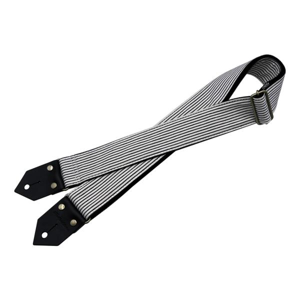 こちらの商品はお取り寄せとなります。3日〜1週間ほどでお届け可能です。メーカー品切の際はお時間を頂きます。※画像は撮影用商品のため、お届けの際の商品とは異なります。今回もデニムの聖地「岡山県倉敷産の国産デニム」を採用。シンプルなデザインを最...